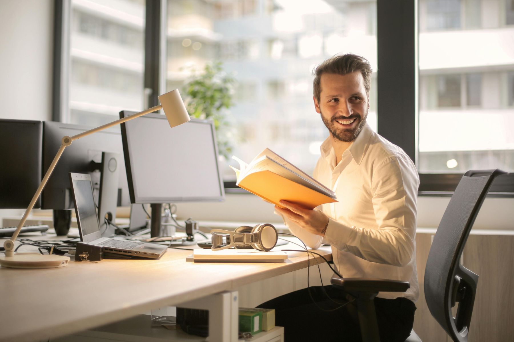 How to Hand In Your Notice at Work (Without Burning Bridges)